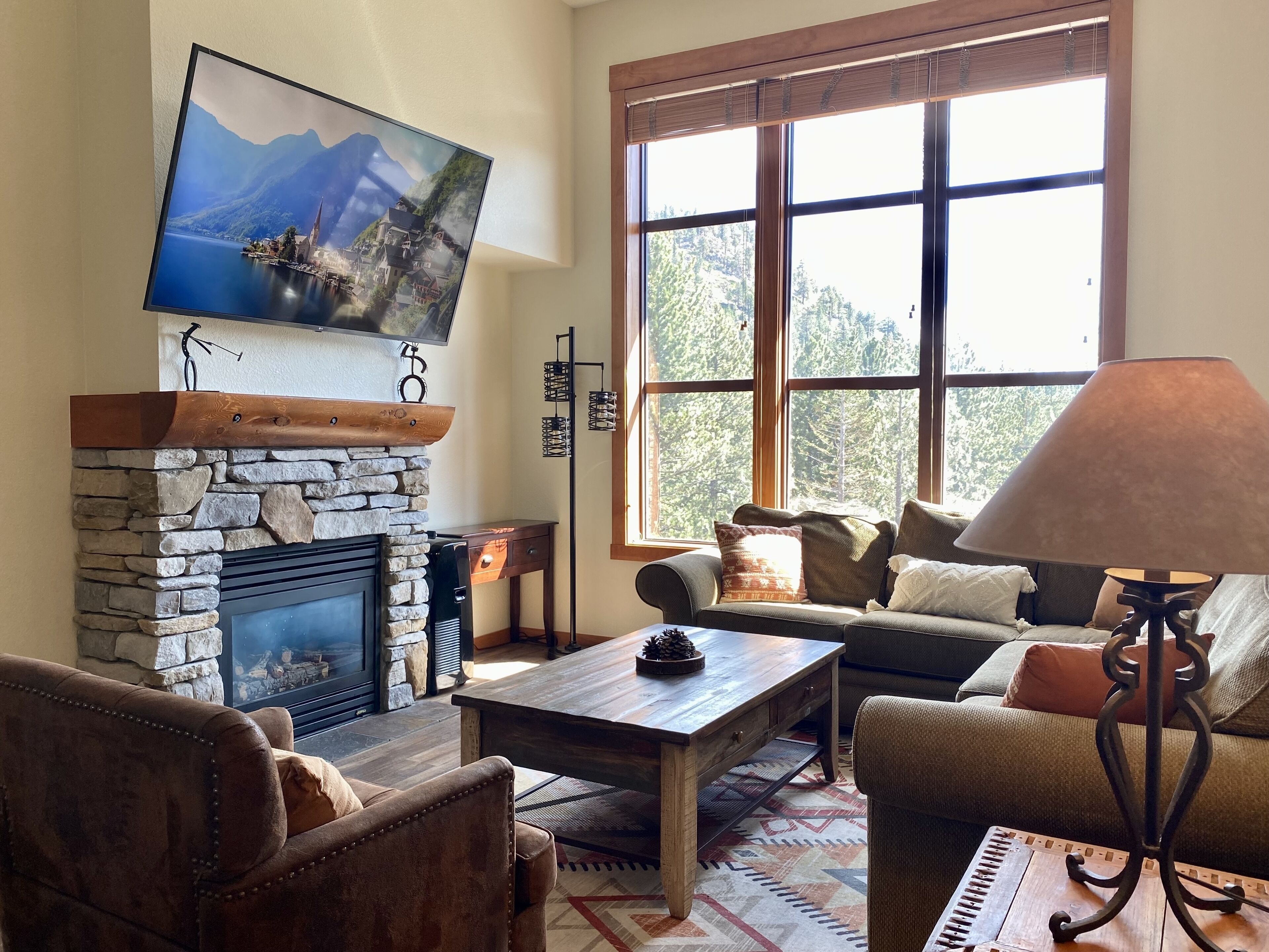 Spacious, Top Floor, Tree Views, Tastefully Remodeled Condo, In The Village - Mammoth Lakes, CA