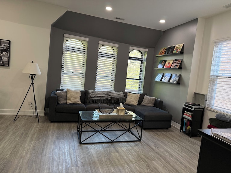 Modern 3br & 2ba Near Mccormick & Downtown - Fuller Park - Chicago