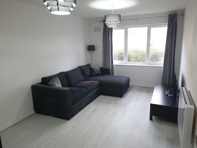Light, Spacious 2 Bed Apartment Nr Heathrow Airport - Hounslow