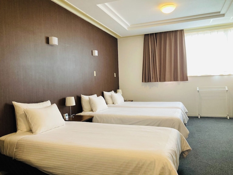 Room Onlydiscounts For Consecutive Stays Available For 3 People / Naha Okinawa - Naha