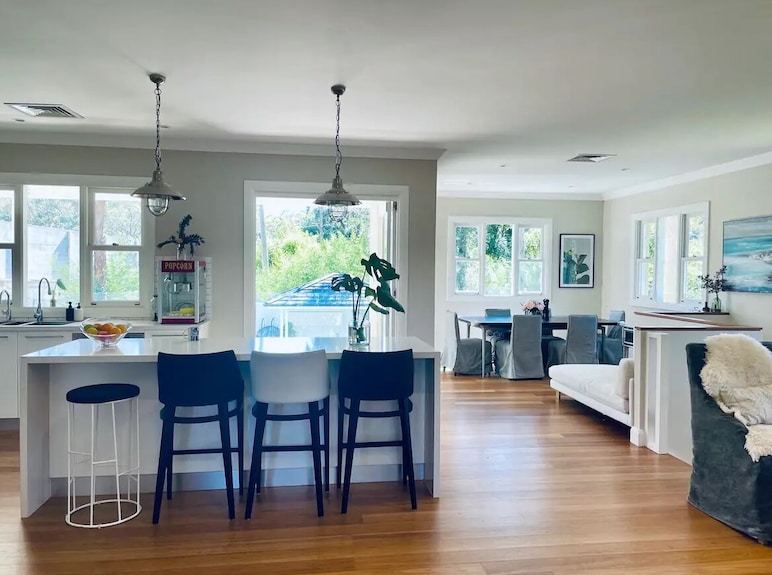 Luxurious Modern Hamptons Retreat - Parramatta