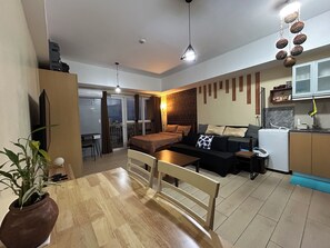 Apartamento de Luxo em Condomínio Fechado, várias camas, vista para o canal | 1 quarto, secretária, secretária adequada para computadores portáteis 