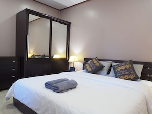 Let's Chill Pool Villa Pattaya Najomtien 42 | Secretária, Wi-fi grátis, roupa de cama fornecida 