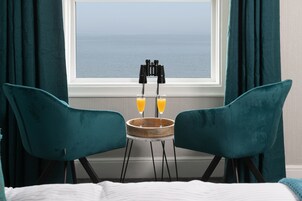 Quarto casal luxo, 1 cama Queen, suíte, vista para o mar | Vista para praia/oceano