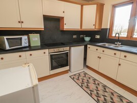 Geladeira, chaleira elétrica, torradeira