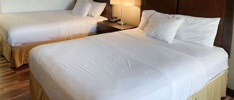 Escrivaninha, cortinas blackout, Wi-Fi de cortesia, roupa de cama