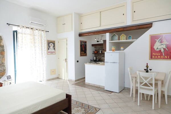 Central Apartment With Balcony - Cefalù