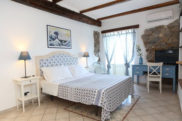 Room In Guest Room - Central Room With Balcony And Amazing Sea View - Cefalù