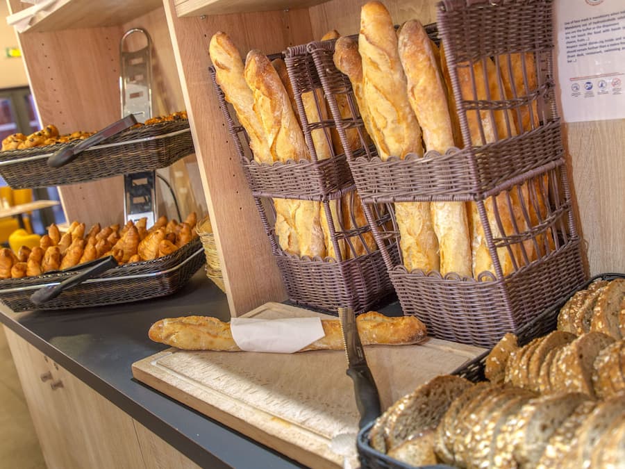 Pequeno-almoço tipo buffet diário (25 EUR por pessoa)