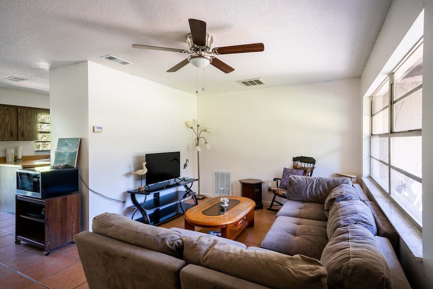 Hog Head Hotel Bring Your Hogs And Your Dogs! Pets Stay Free Bring Your Humans! - Crystal River, FL