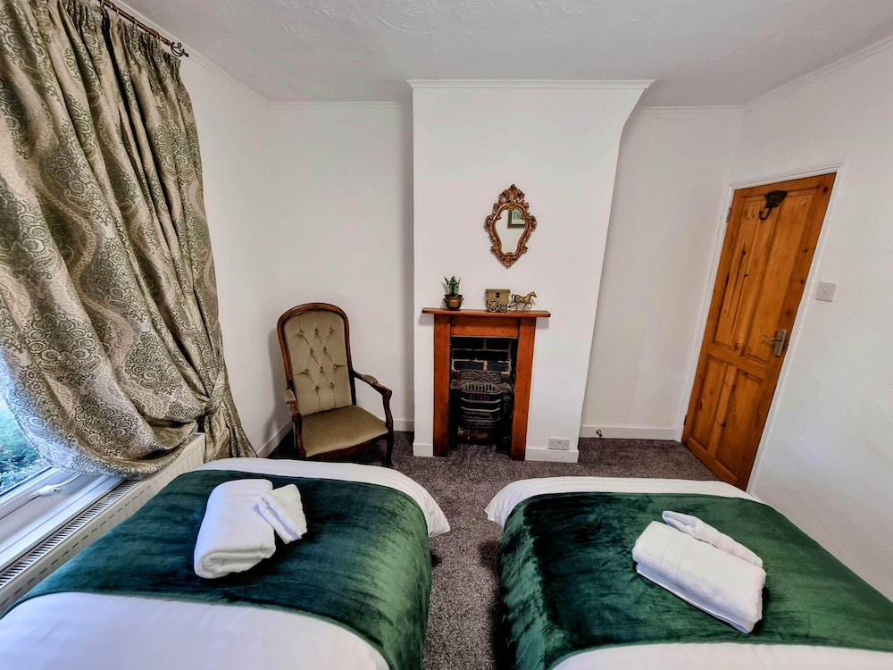 Cute Lion Cottage In Egham -Heathrow- 6 Guests - Hayes