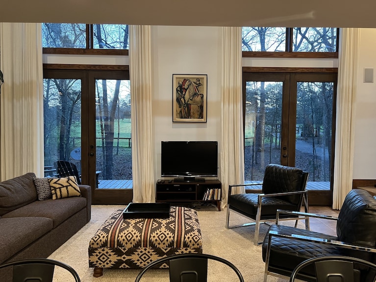 Stunning And Private Mid-century Modern Inspired Cottage Nestled In The Woods. - South Carolina