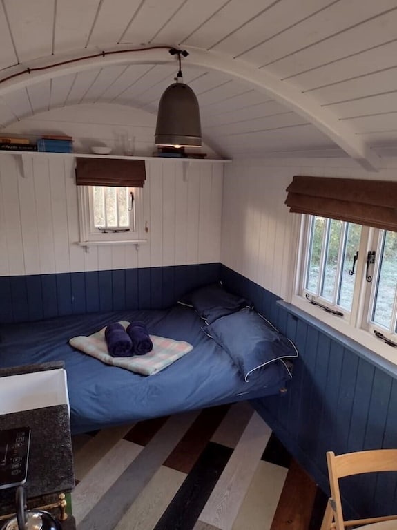 Stompy's Hut - Cosy Hut In Very Peaceful Location - Suffolk