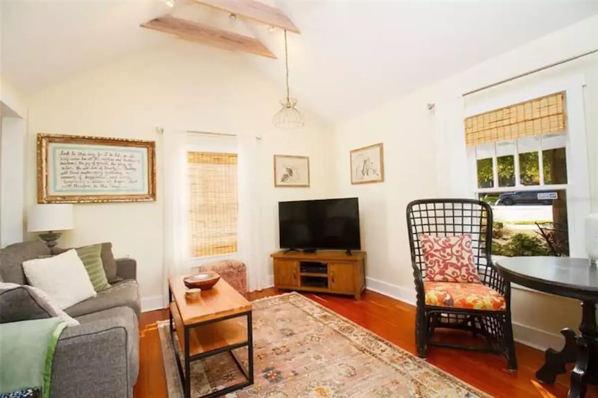 Charming Bungalow Downtown - Dunedin, FL