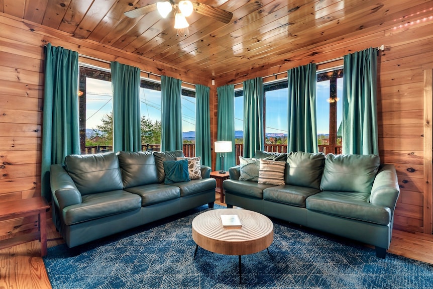 Spring Magic, Indoor Slide, Arcade Games, Hot Tub - Sevierville, TN