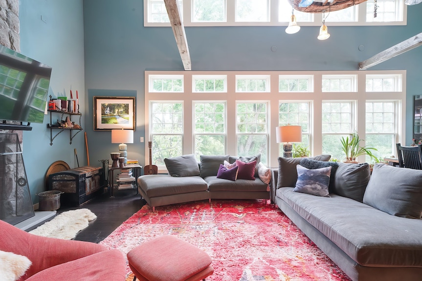 Taggart River House: Modern Luxury Meets Nature: Stunning River Views, Sleeps 10 - Lake Buel, MA