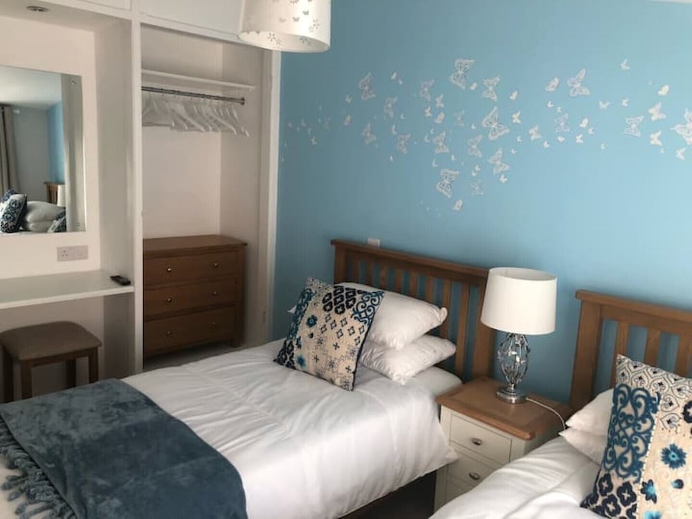 Ocean Spray No. 7 - Sea Views, Short Walk To The Beach & Westward Ho! Village - Westward Ho!