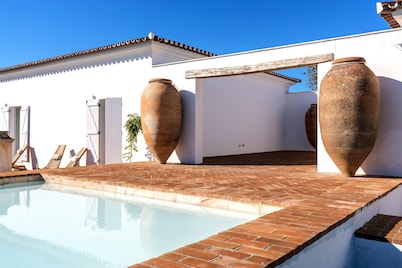 Cenoura-Brava Villas & Suites.