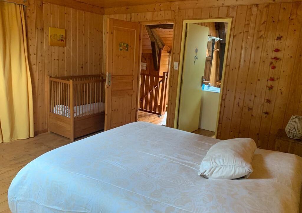 La Ruche Bed And Breakfast Or Gîte Near Salers, Puy Mary And Gorges Dela Dordogne - Neuvic