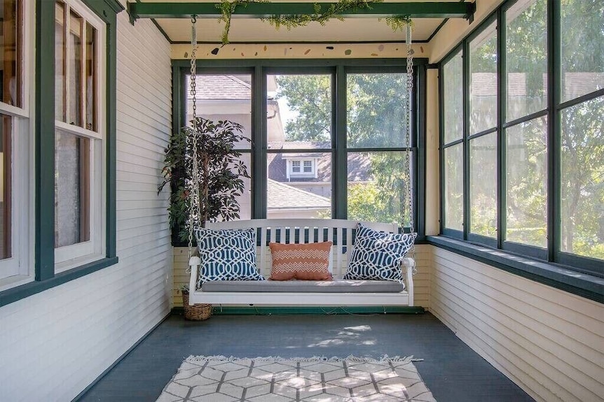 Stunning Yard! Wood-fired Pizza Oven In Dundee! - Omaha, NE