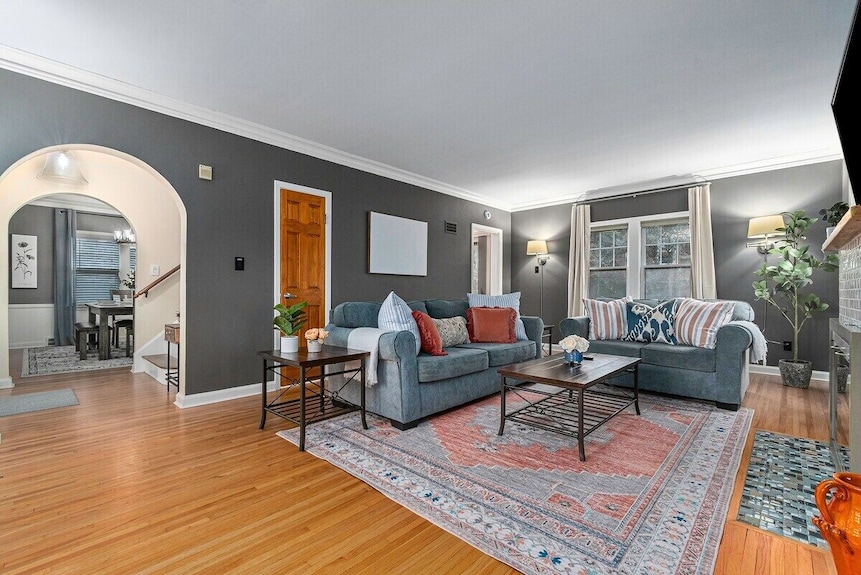 Peaceful Hillside Retreat, Firepit & Spacious Yard! - Omaha, NE