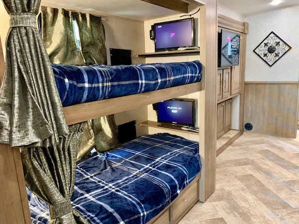 2019 Georgetown Gt5 36b5 - 2 Full Baths, 3 Slides Outs, Bunks & King Bed - Phoenix, AZ