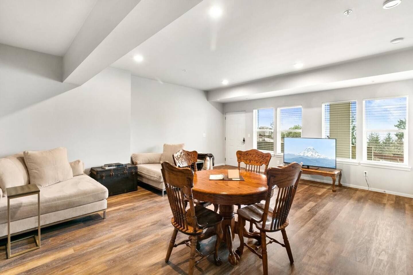 Quiet Condo Steps To Tacoma Dome~bay & City Views! - Ruston, WA