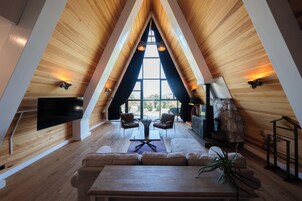 Quarto premium | 1 quarto, edredons de pluma, cofres nos quartos, escrivaninha