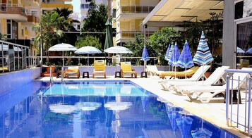 Piscina exterior sazonal, espreguiçadeiras 