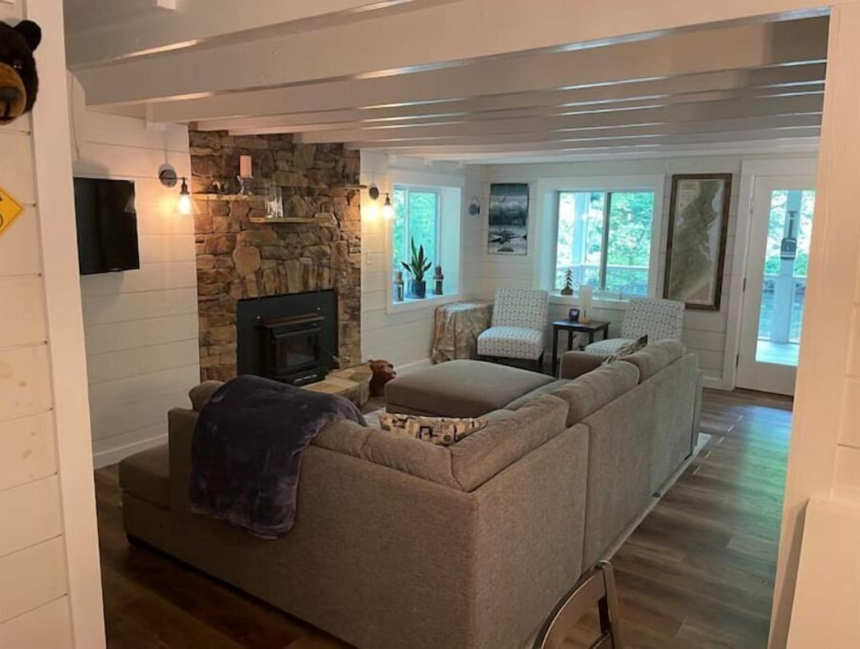Charming Retreat- Aska Area, Cozy, Renovated 3br/2.5ba With Stunning River Views - Blue Ridge, GA