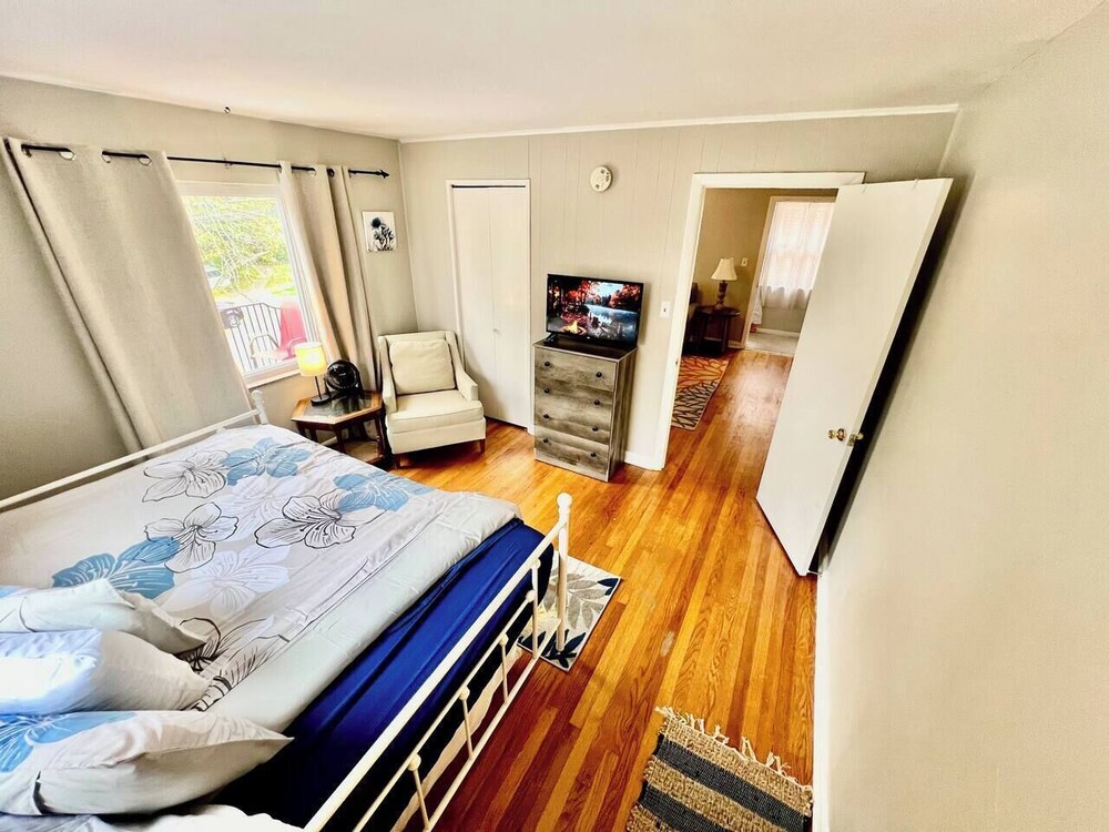 Cincy Furnished Stays Comfy Cozy Safe 2nd Floor Aptmnt 13 Min to UC Med ...