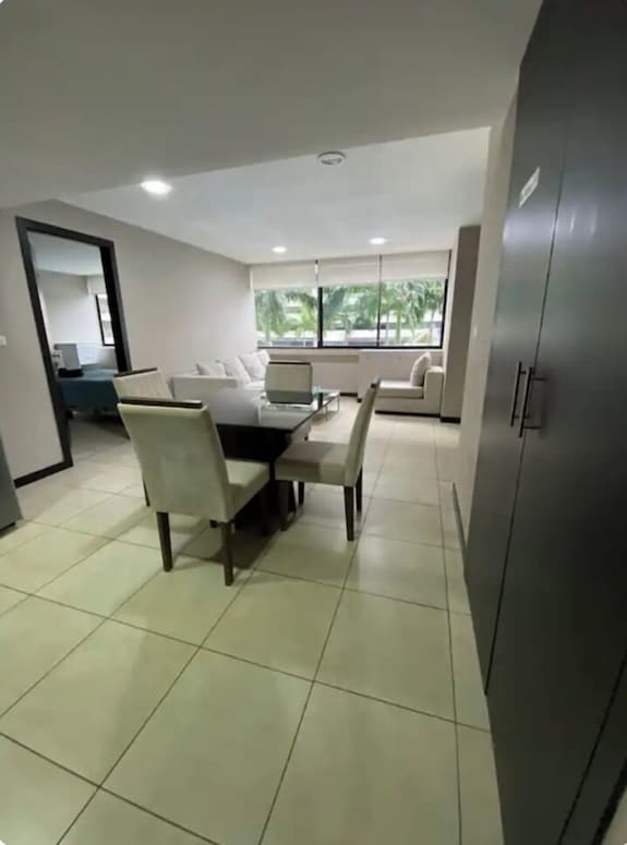 Hospedaje Nueva Peñas, Departamento 105 Torres Bellini - Guayaquil