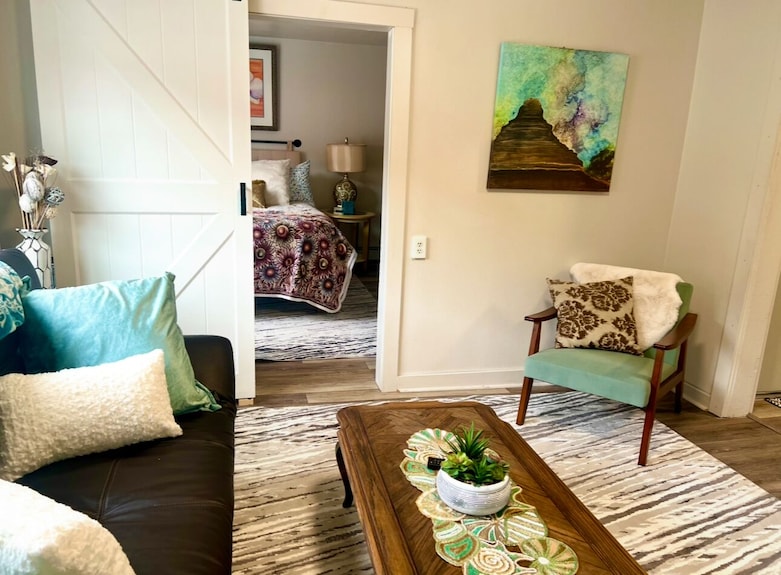 Premier Location, Historic Downtown & Discounts On Partners Tours! Sleeps 4 - Seward, AK