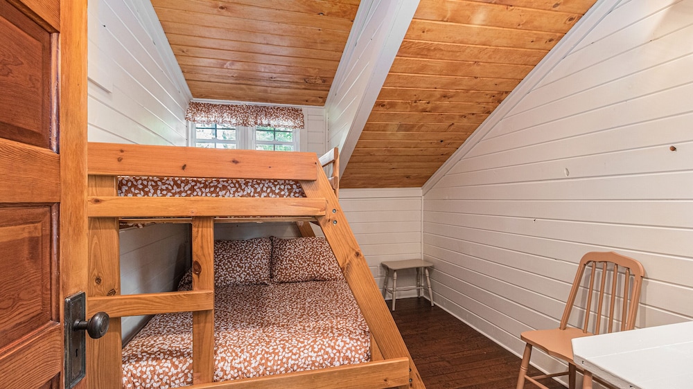 Waterloo Cottage - Beautiful Lakefront Cottage at Clear Lake Near ...