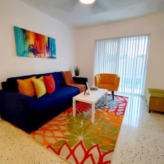 Adorable 2bd/1ba Apartment In Wynwood - Free Parking Included! - Hialeah, FL