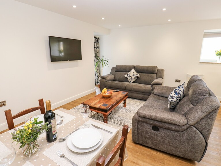 2 Barn Cottages, Family Friendly, With A Garden In Norwood Green - West Yorkshire