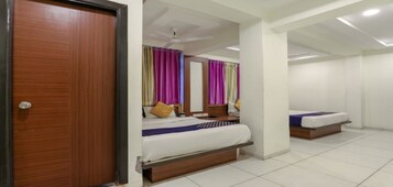 Quarto casal luxo | Escrivaninha, Wi-Fi de cortesia, roupa de cama