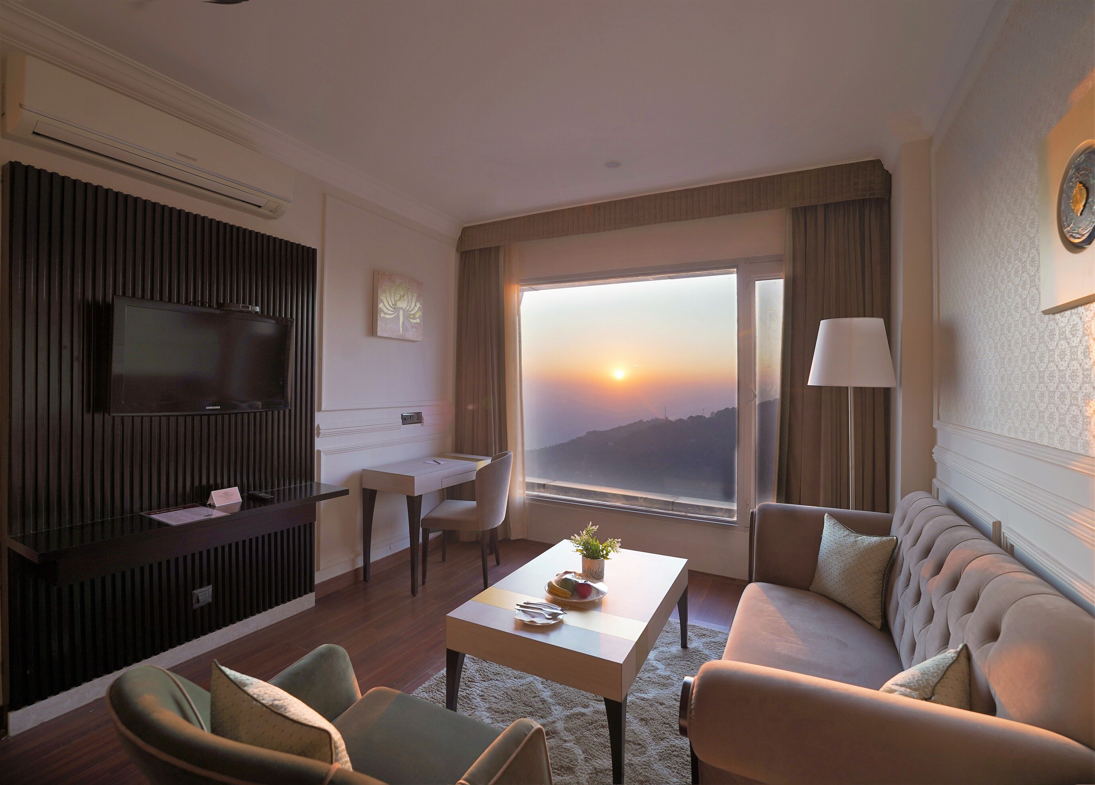 Club Suite with Valley View | Vista para a cidade