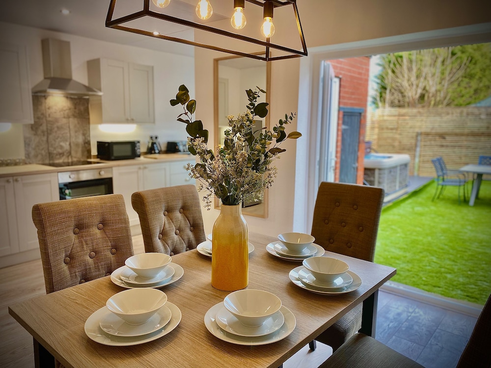 Family Modern 3 Bed Hot Tub House In Blackpool - Blackpool
