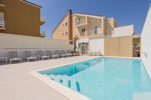 Piscina exterior sazonal 