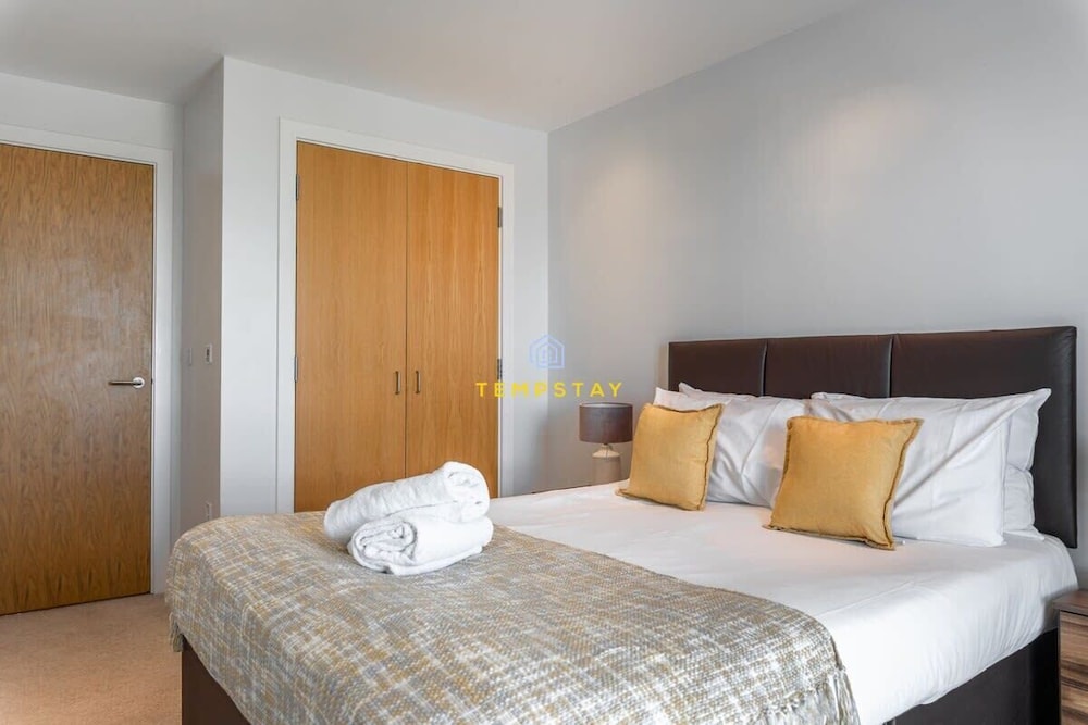 London In 15 Mins! Stylish Apartment Near Heathrow - Windsor