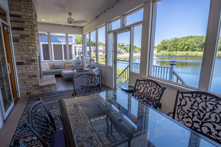 Pet-friendly, Lake Front Home On The Beach With Golf Cart - Michigan