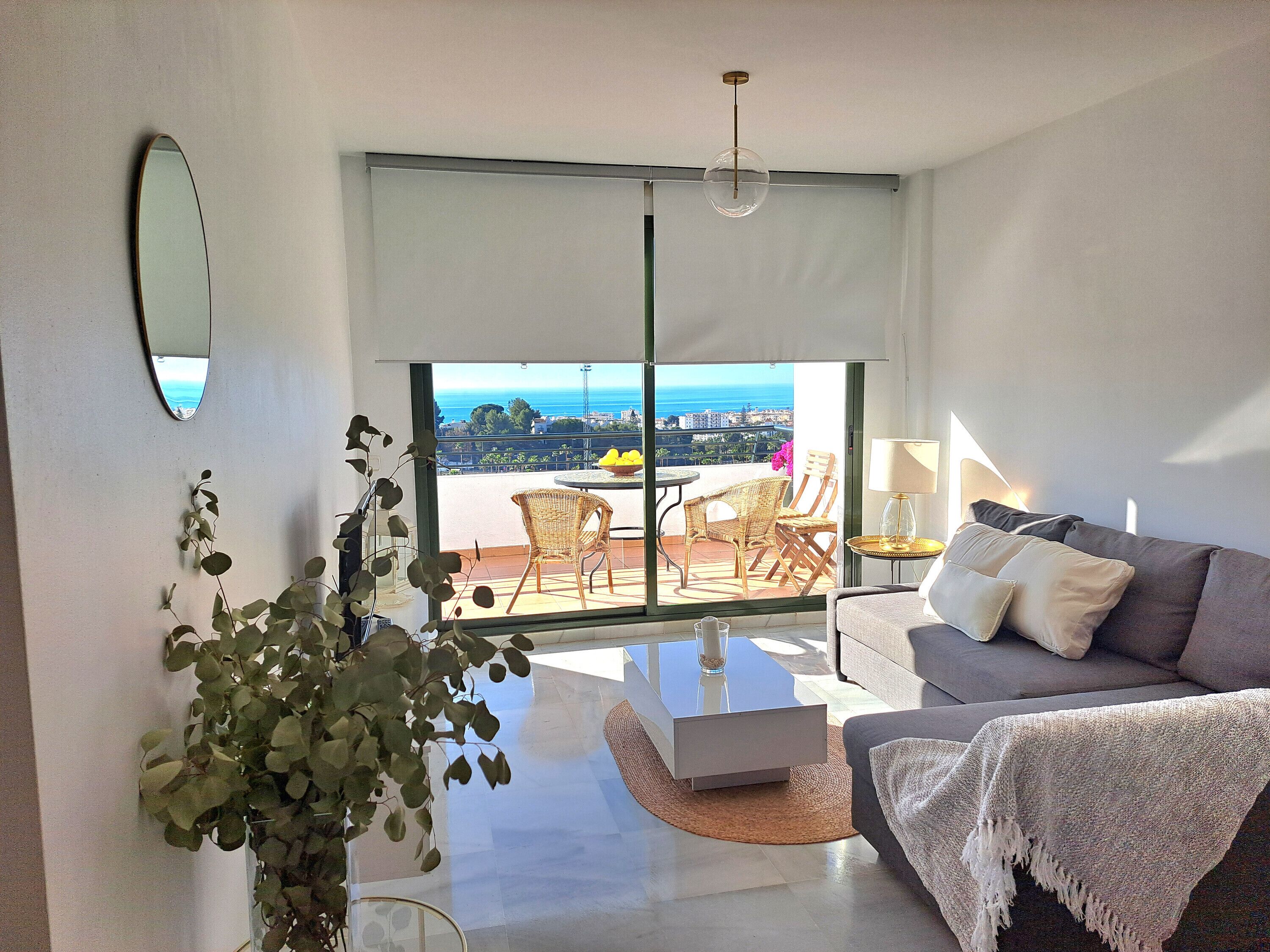 Apartamento Vacacional "Paraíso Azul" Con Vistas Al Mar, Piscina Compartida Y A/c - Nerja