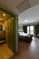 Quarto Duplo Standard | Roupa de alta qualidade, edredões de penas, minibar grátis