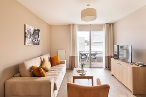 Apartamento | Sala de estar | Televisor de 80 cm com canais por cabo