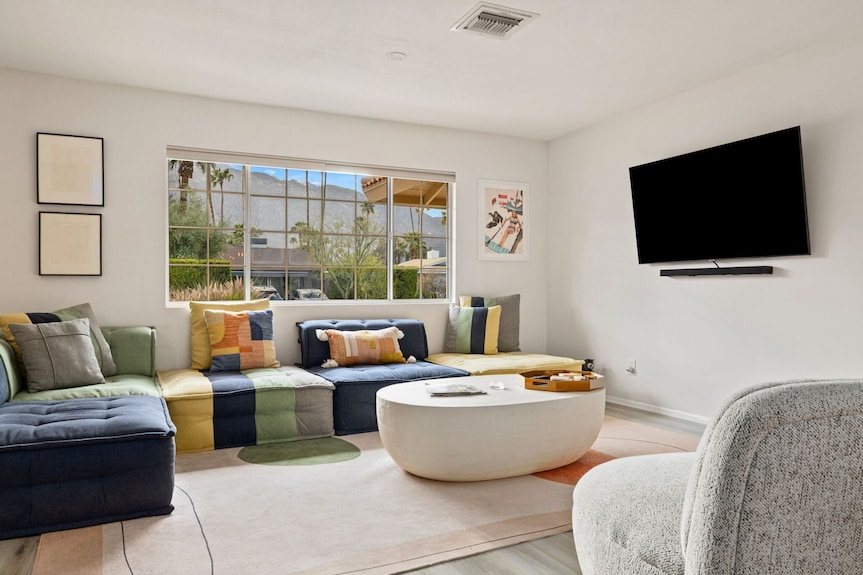 Stylish Home With Resort Backyard - Palm Springs