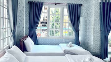 Quarto Familiar | Minibar, secretária, secretária adequada para computadores portáteis