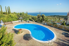 Piscina externa sazonal