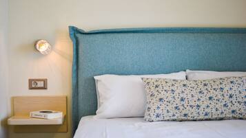 Quarto Duplo Básico | Secretária, Wi-fi grátis, roupa de cama fornecida