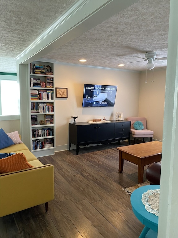 Just A Few Blocks From Lake Erie! 4 Season Home With A Cozy Cottagey Feel. - Kelleys Island, OH